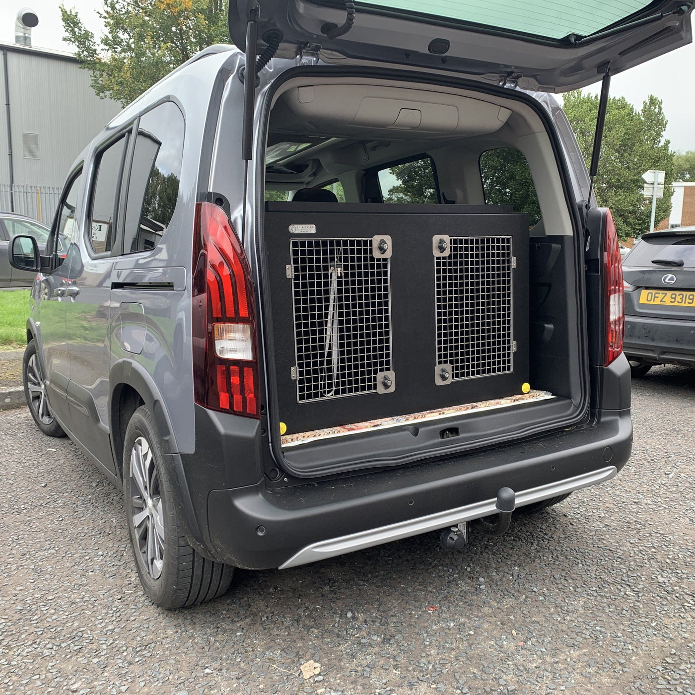 Citroen e-Berlingo Peugeot e-Rifter Dog Travel Crate — DT BOXES