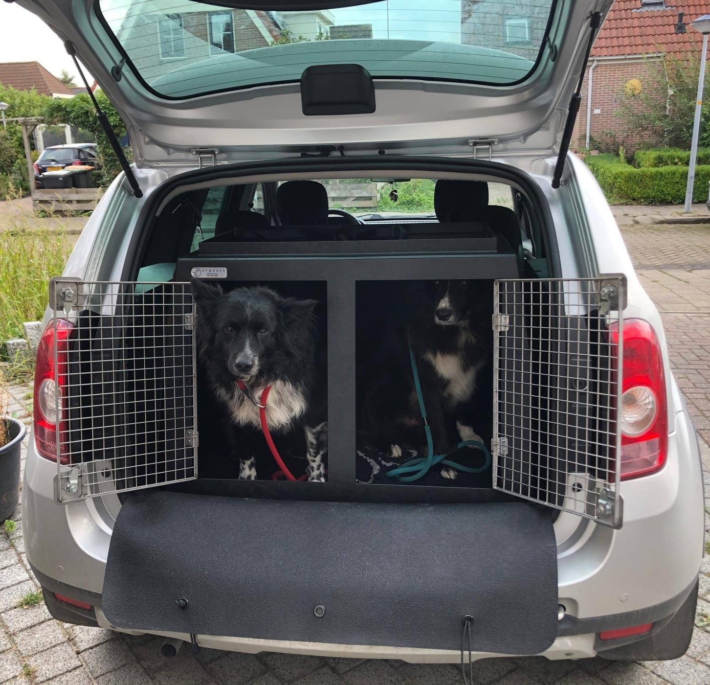 Travel Crate for Dogs Dacia Duster — DT BOXES
