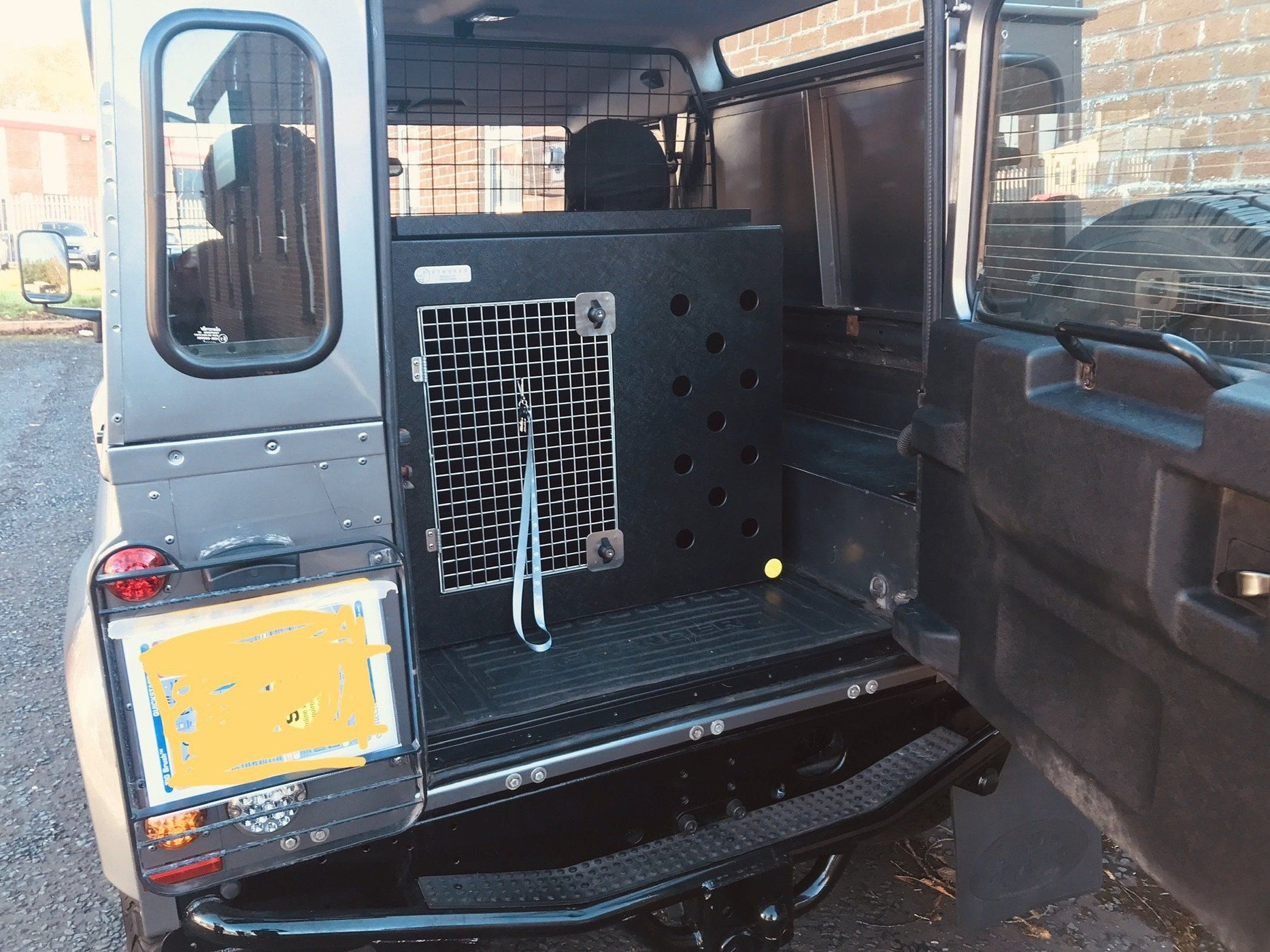 DT Defender: Dog Crates For Land Rover Defender — DT BOXES