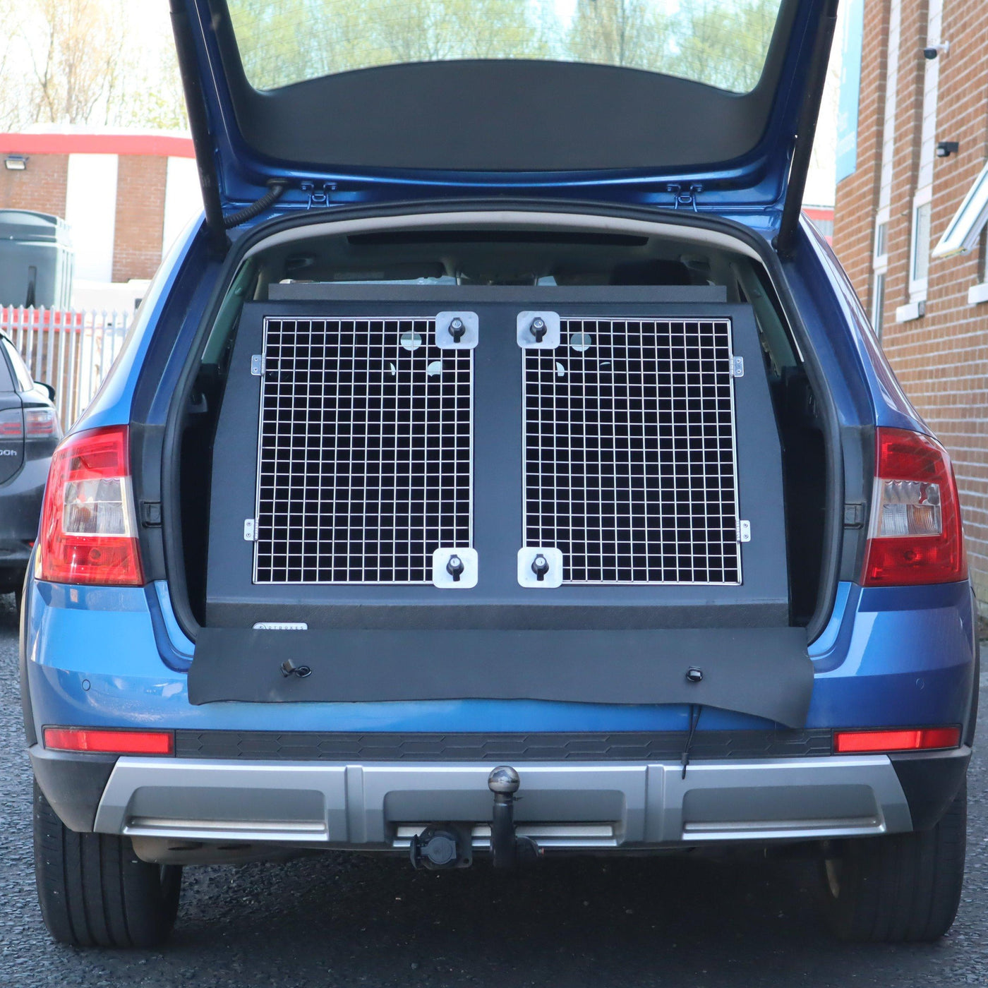 Dog Car Crate for a Škoda Octavia Estate | DT Box | Made In The UK — DT ...