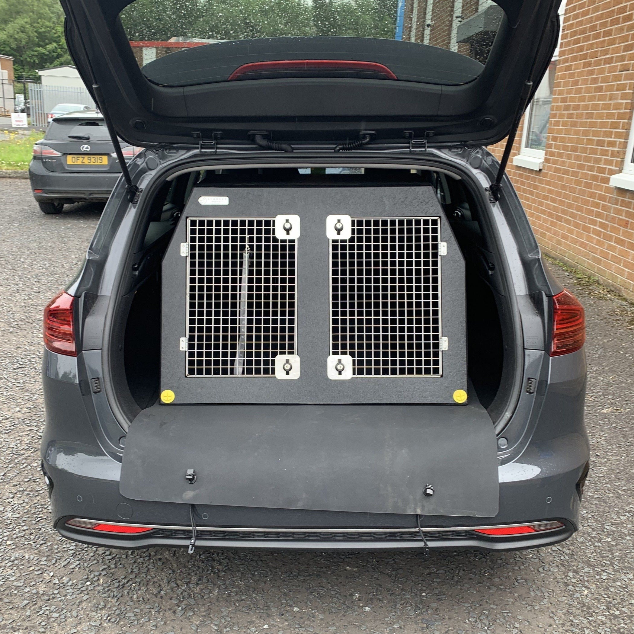 Kia Cee'd Dog Car Transport Boxes for Sale — DT BOXES