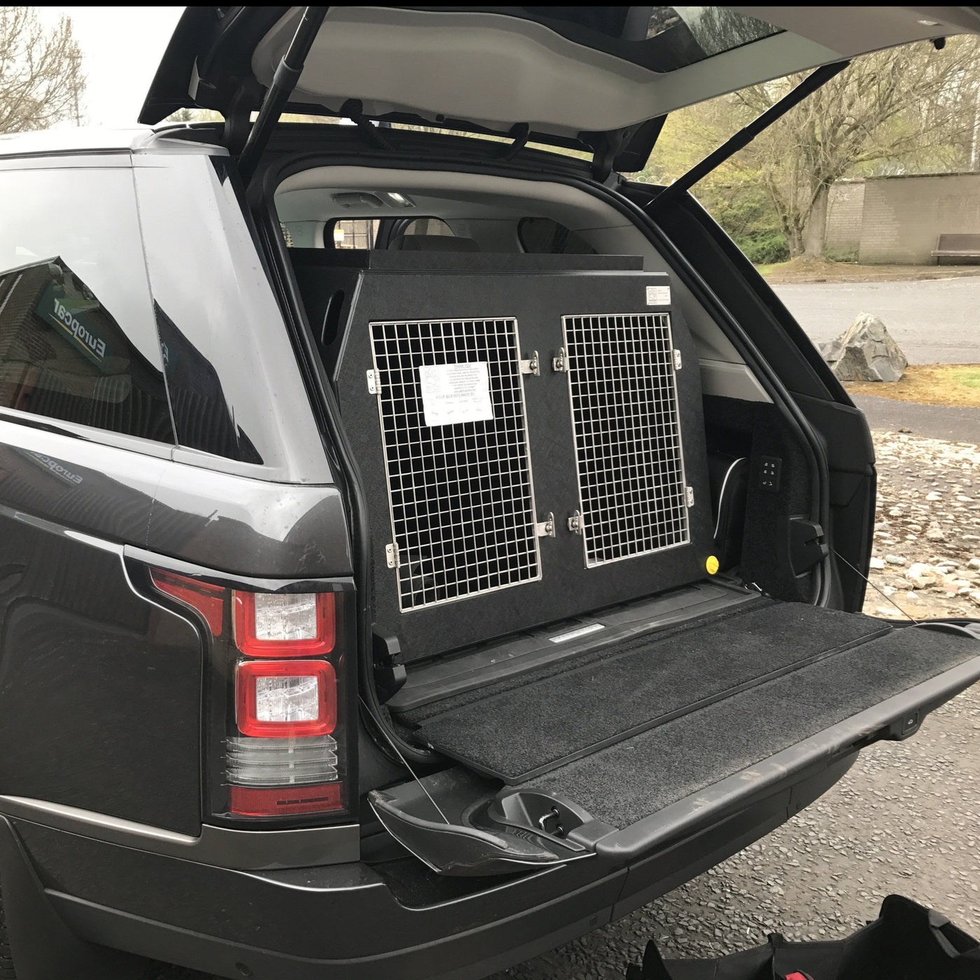 Range Rover Vogue | 2012–2021 | Dog Travel Crate | The DT 3 — DT BOXES