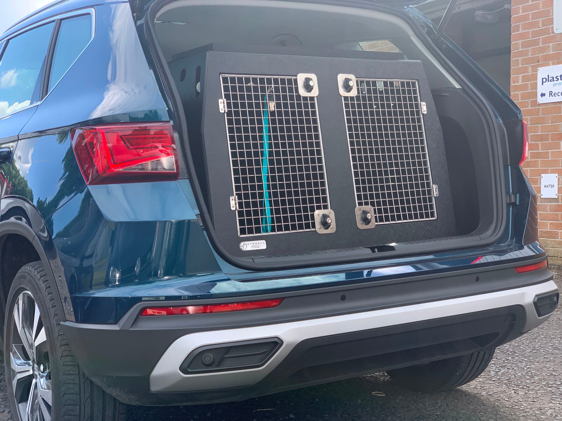 Seat Ateca Lower boot (2016–Present) Dog Car Crate DT 15 — DT BOXES