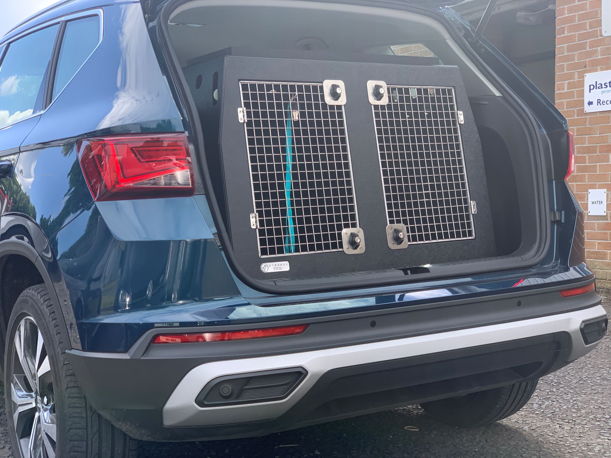 Seat Ateca Lower boot (2016–Present) Dog Car Crate DT 15 — DT BOXES