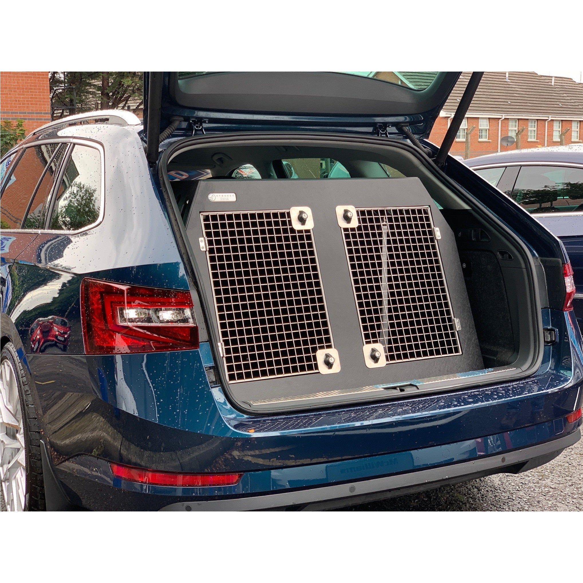 Skoda Superb Estate Dog Transit Cage for Jeeps and Estate Cars — DT BOXES