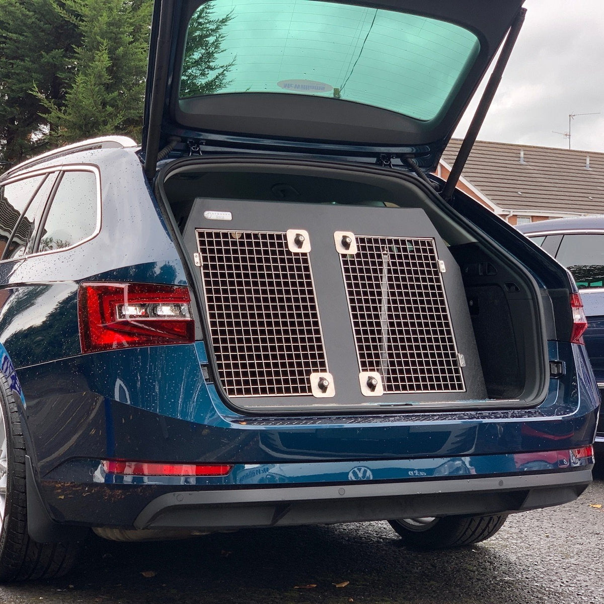 Skoda Superb Estate Dog Transit Cage for Jeeps and Estate Cars — DT BOXES